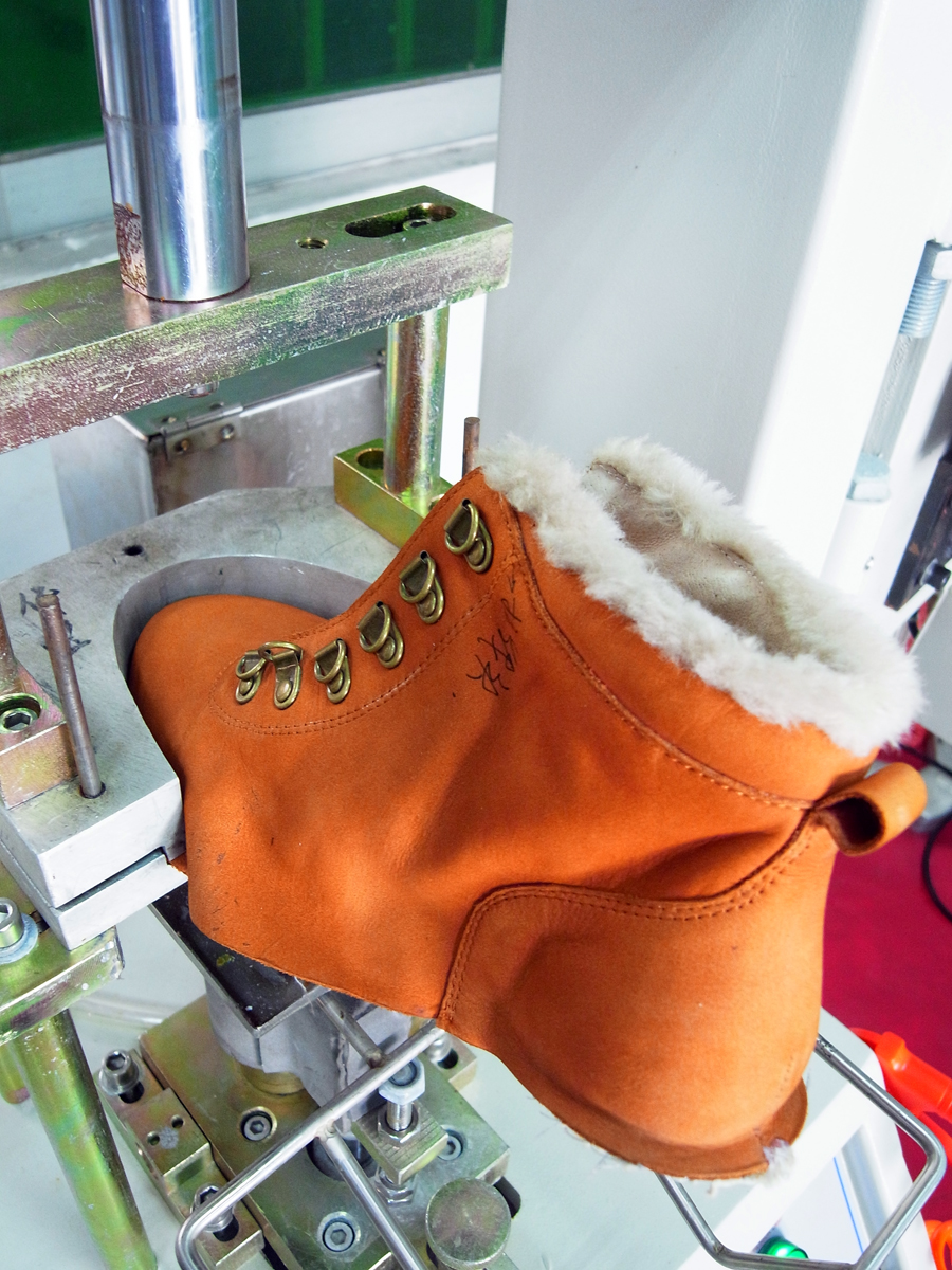 Toe Cap Molding Machine - Elitech Shoe Making Machines | Shoe Machines