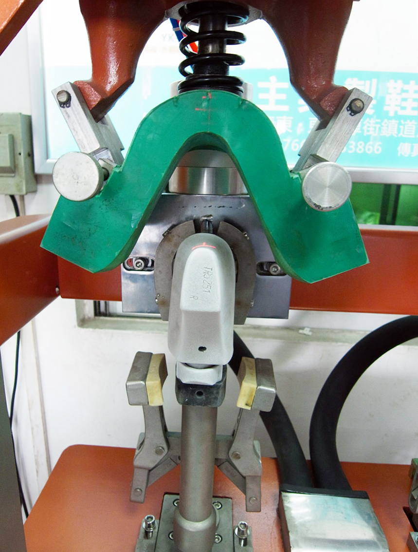 Back Part Molding Machine - Elitech Shoe Making Machines | Shoe Machines